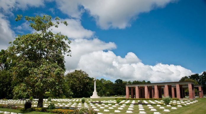8 Lokasi Wajib Terjah Di Labuan. Paling Best Nak Beli Coklat & Minyak ...