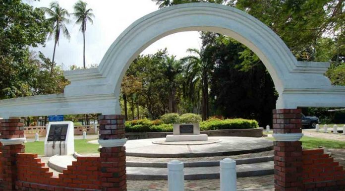 8 Lokasi Wajib Terjah Di Labuan. Paling Best Nak Beli Coklat & Minyak ...