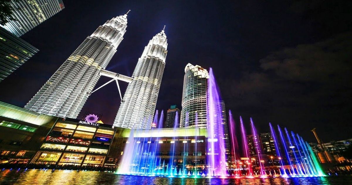 Formasi Air Pancut Muzikal Taman Simfoni Suria KLCC Pukau Mata Pengunjung