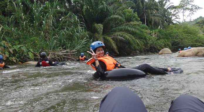 Aktiviti 'Tubing' Redah Sungai Di Taman Negara Kuala Koh, Kelantan