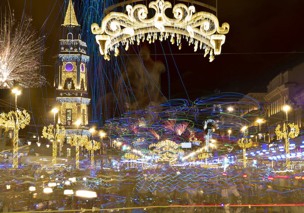 Warna-Warni Percikan Bunga Api 2020 Menghiasi Ruang Udara Seluruh Dunia