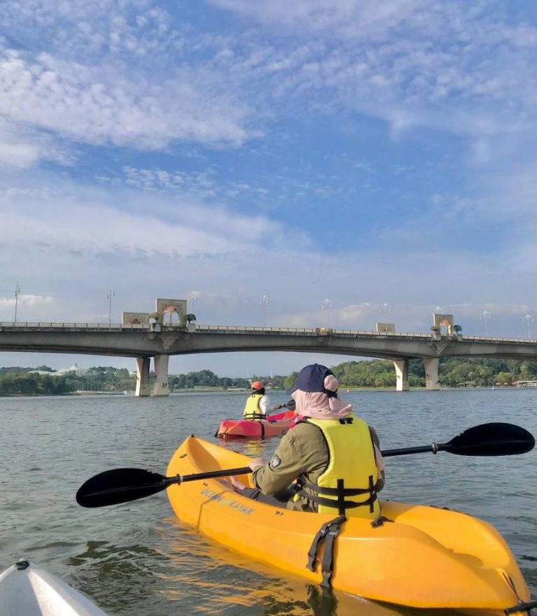 Rasai Pengalaman Berkayak Di Tasik Putrajaya, Berteman Pemandangan ...