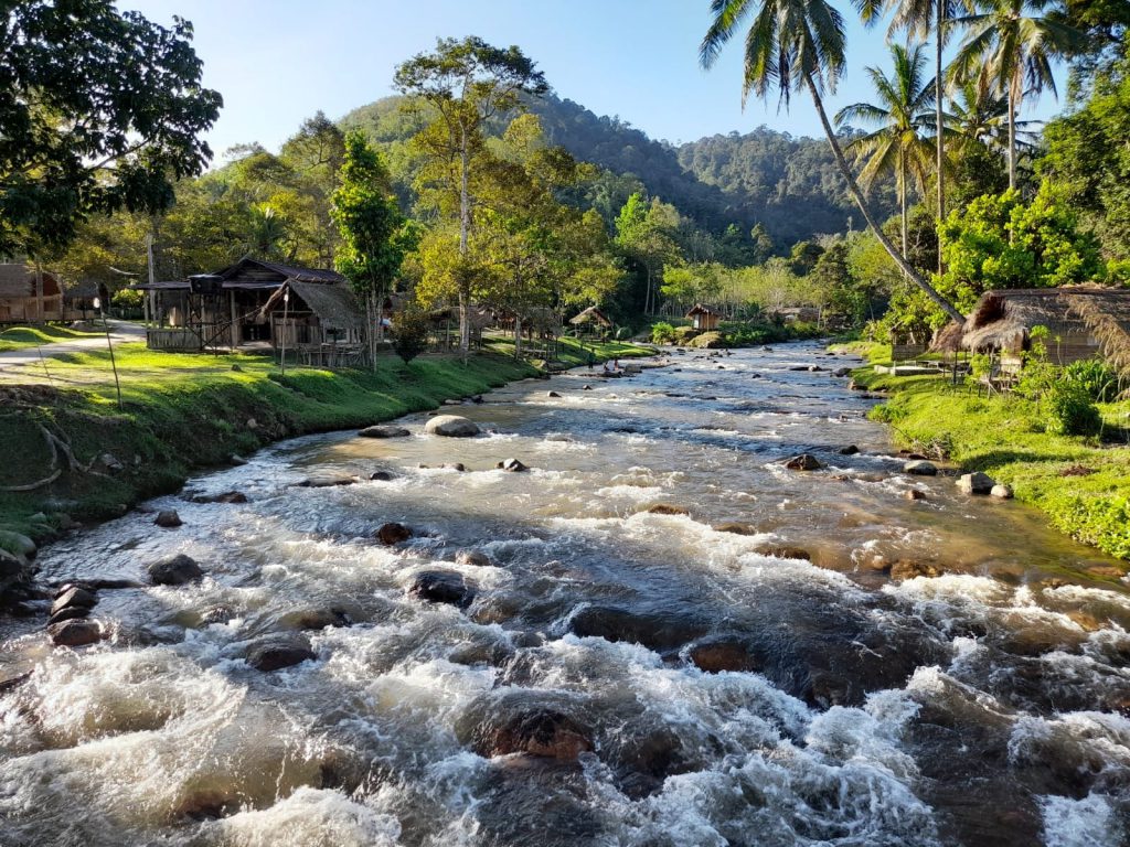 Bangun Pagi Sarapan Tepi Sungai, Feeling Dia Paling Best. Camping Di ...
