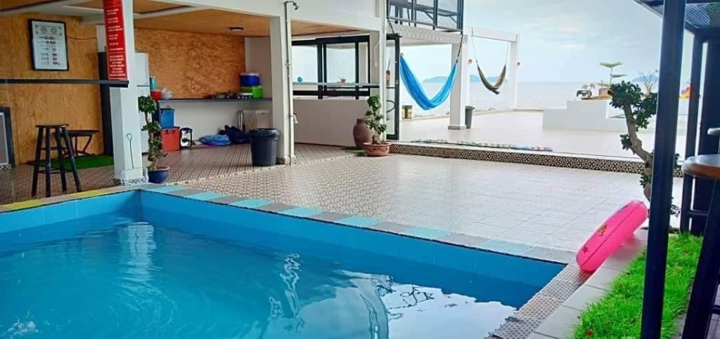 Depan Lautan Membiru, Tengok Belakang Sawah Padi Menghijau ...