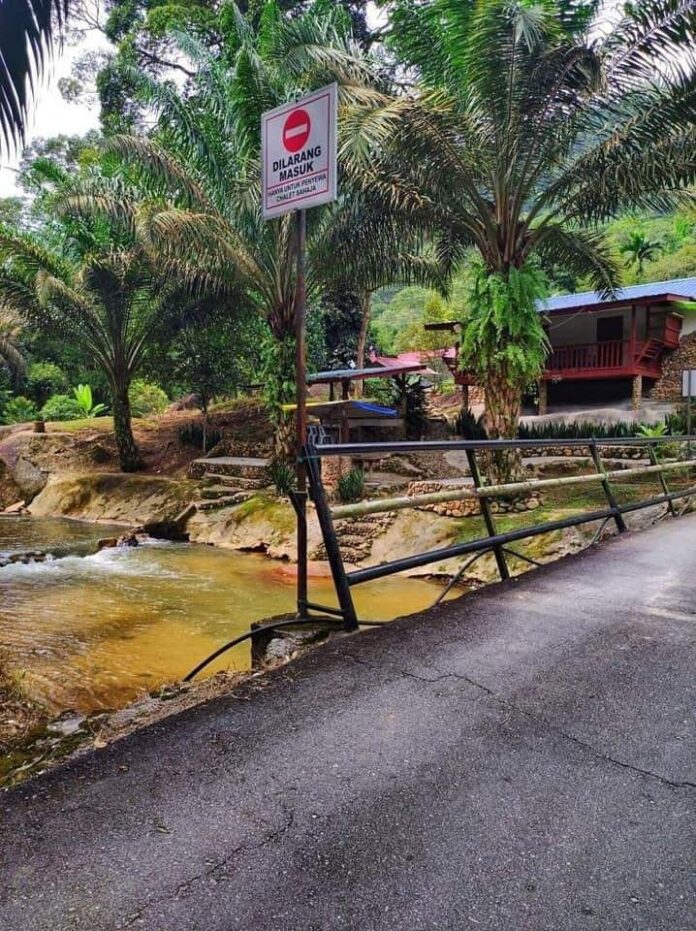 Damai Chalet Kg Sahom, Mandi Kolam Atau Sungai, Pilih Sendiri!