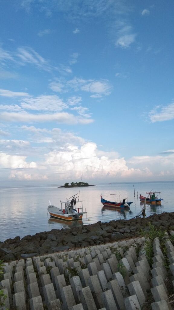 Hidden Gem Di Pantai Ban Pecah, Nampak Kehijauan Sawah Padi Juga