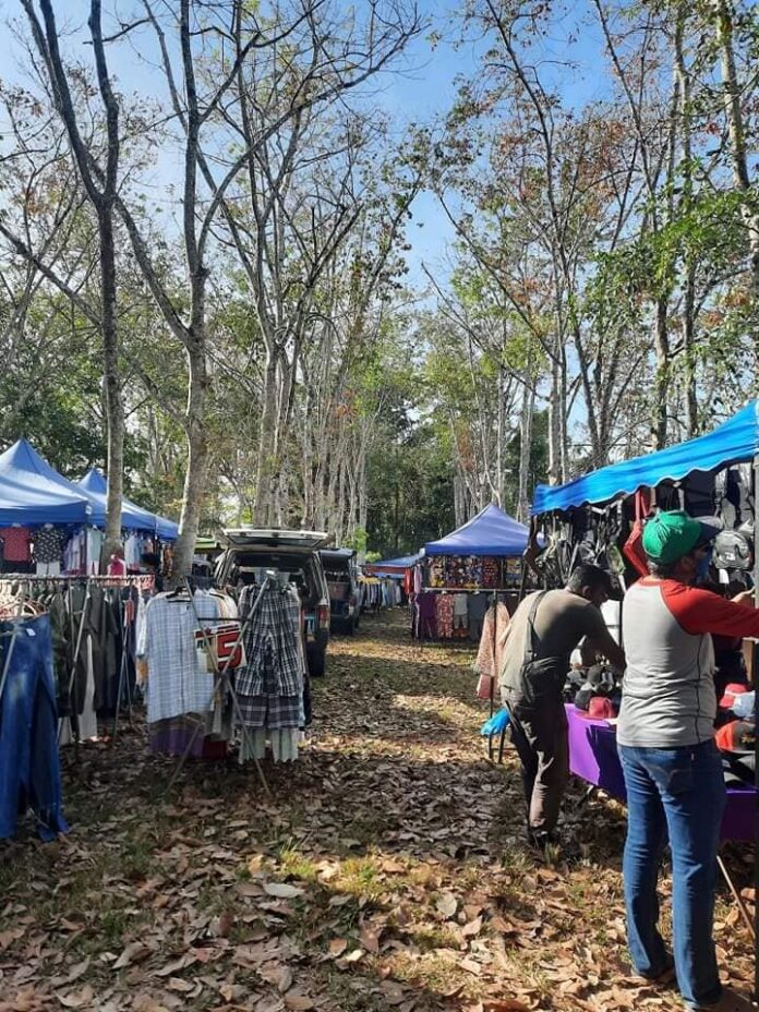 Singgah Nat Pokok Getah Di Perlis, Tempat Unik Orang Berniaga