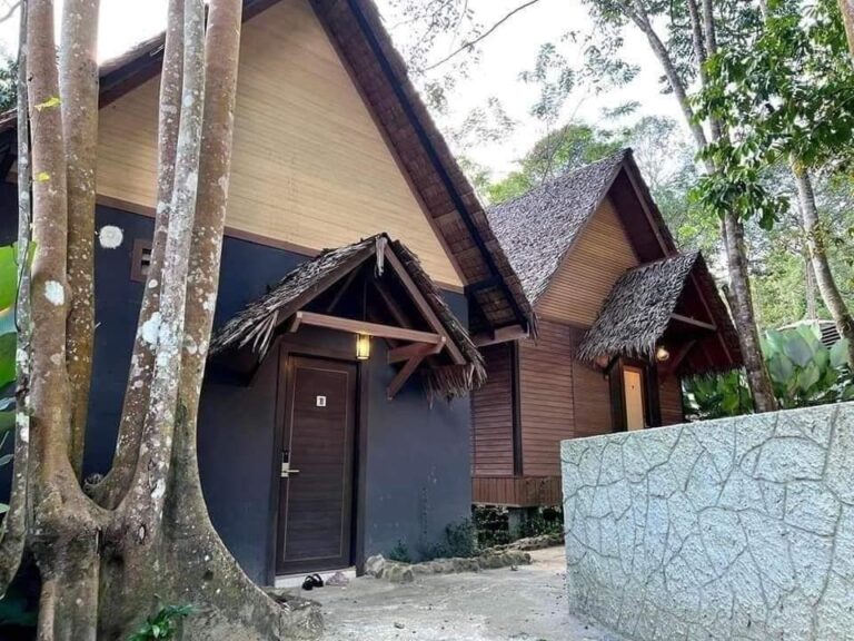Air Terjun Cantik Di Chalet Unik Lalang's Resort & Spa, Jom Singgah!