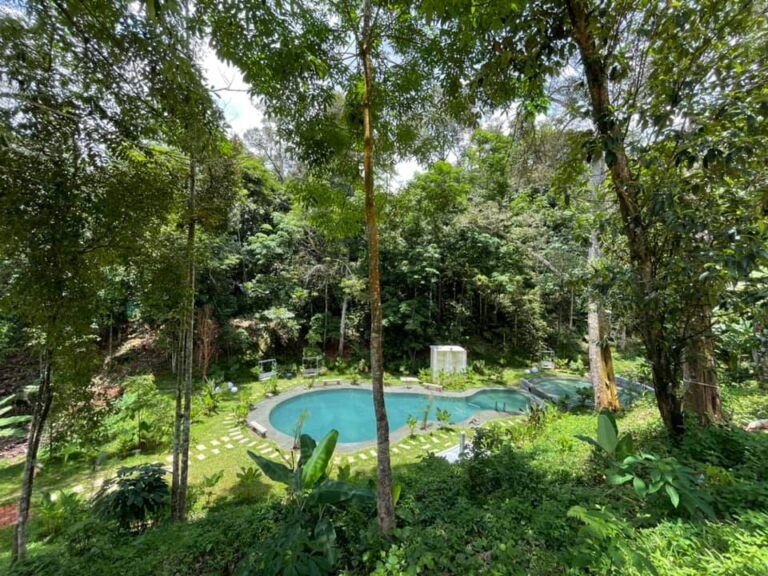 82 Rening di Ulu Rening Batang Kali, Private Villa Berkonsepkan Industrial