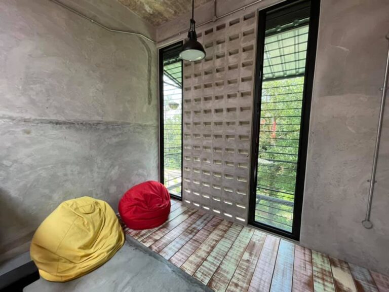 82 Rening di Ulu Rening Batang Kali, Private Villa Berkonsepkan Industrial