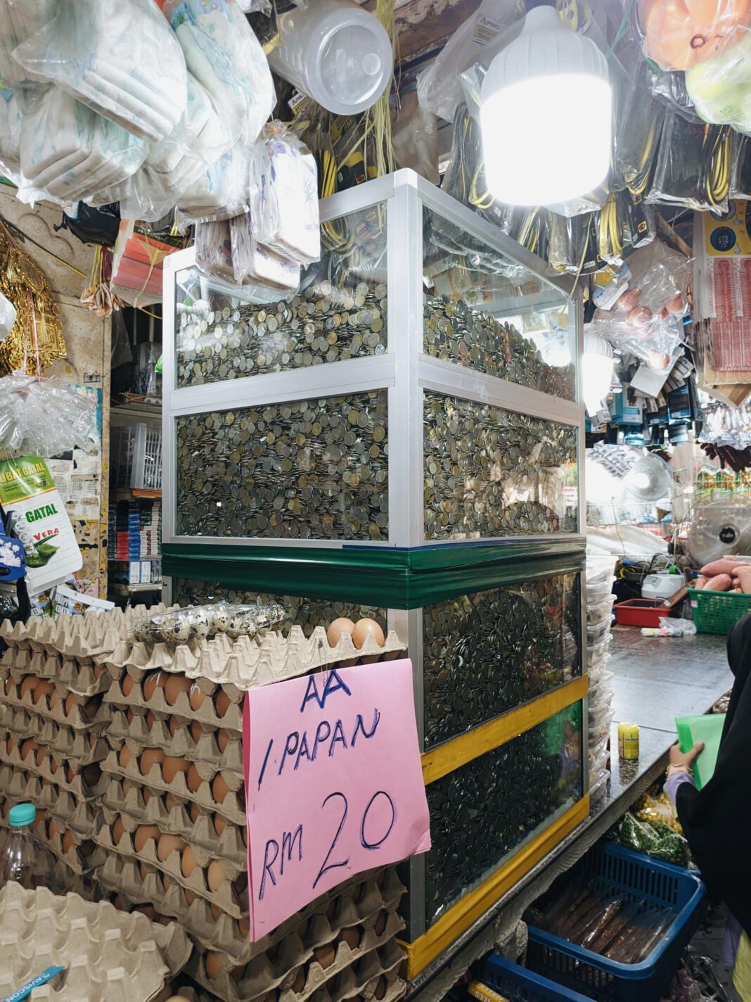 Kedai Mat Sabu Ini Legend di Batu Kurau, Duit Syiling 4 Tingkat Jadi ...