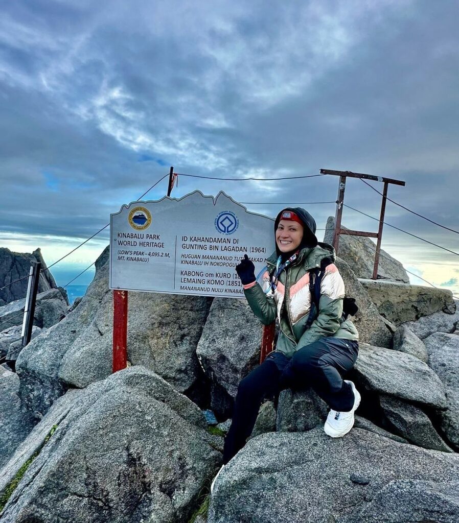 Sherry Ibrahim Berjaya Menakluki Puncak Gunung Kinabalu Sabah, Tahniah! - Libur