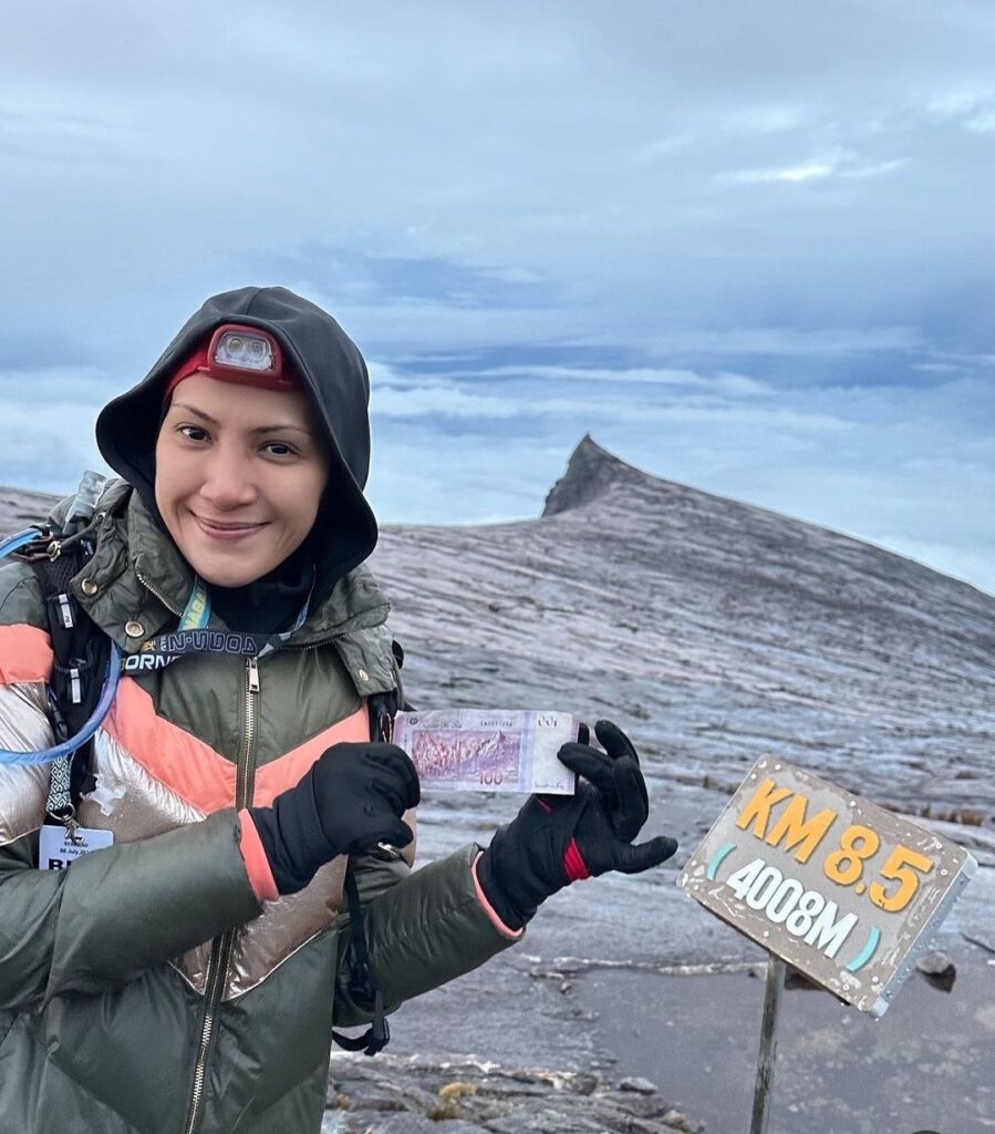 Sherry Ibrahim Berjaya Menakluki Puncak Gunung Kinabalu Sabah, Tahniah! - Libur