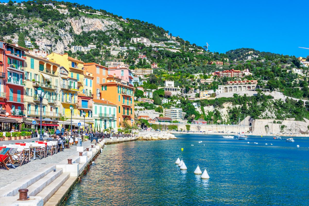 Panoramic view of Villefranche-sur-Mer, Nice, French Riviera. - LIBUR