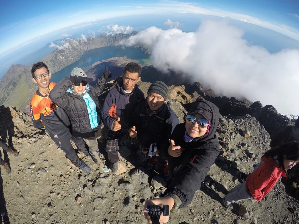 Pertualangan Ke Puncak Gunung Rinjani 'Bertemu' Dewi Anjani